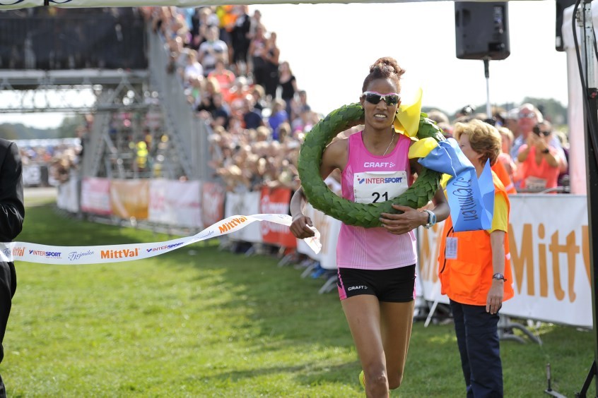 Suveränt banrekord av Bahta i Tjejmilen | Marathon.se